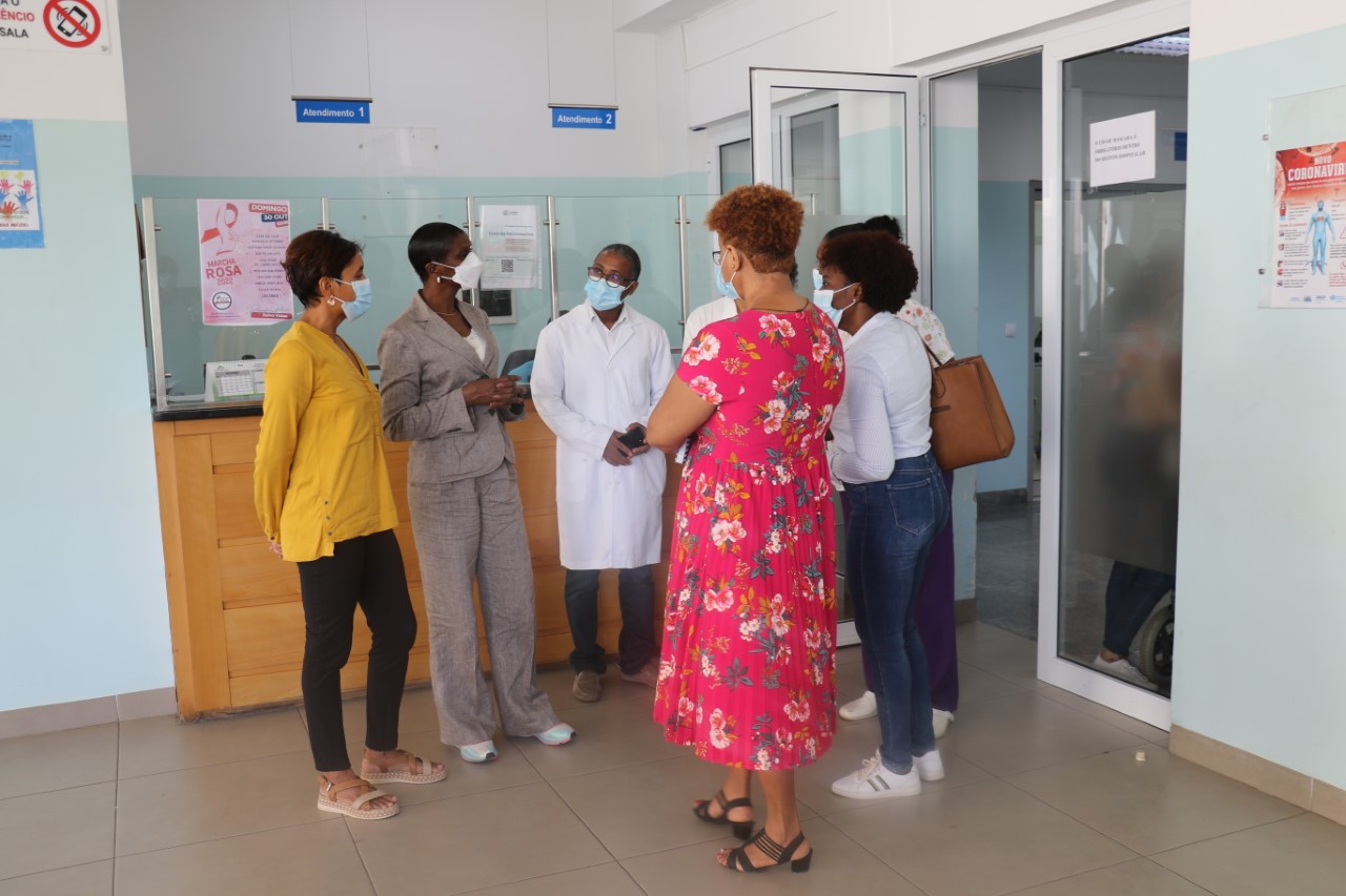 Ministra Filomena Gonçalves em São Vicente para primeiro contacto com ...