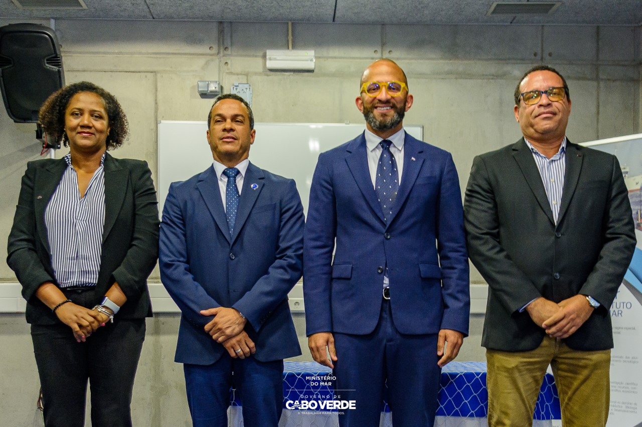 Ministro do Mar confere posso ao novo Presidente do Conselho Diretivo ...