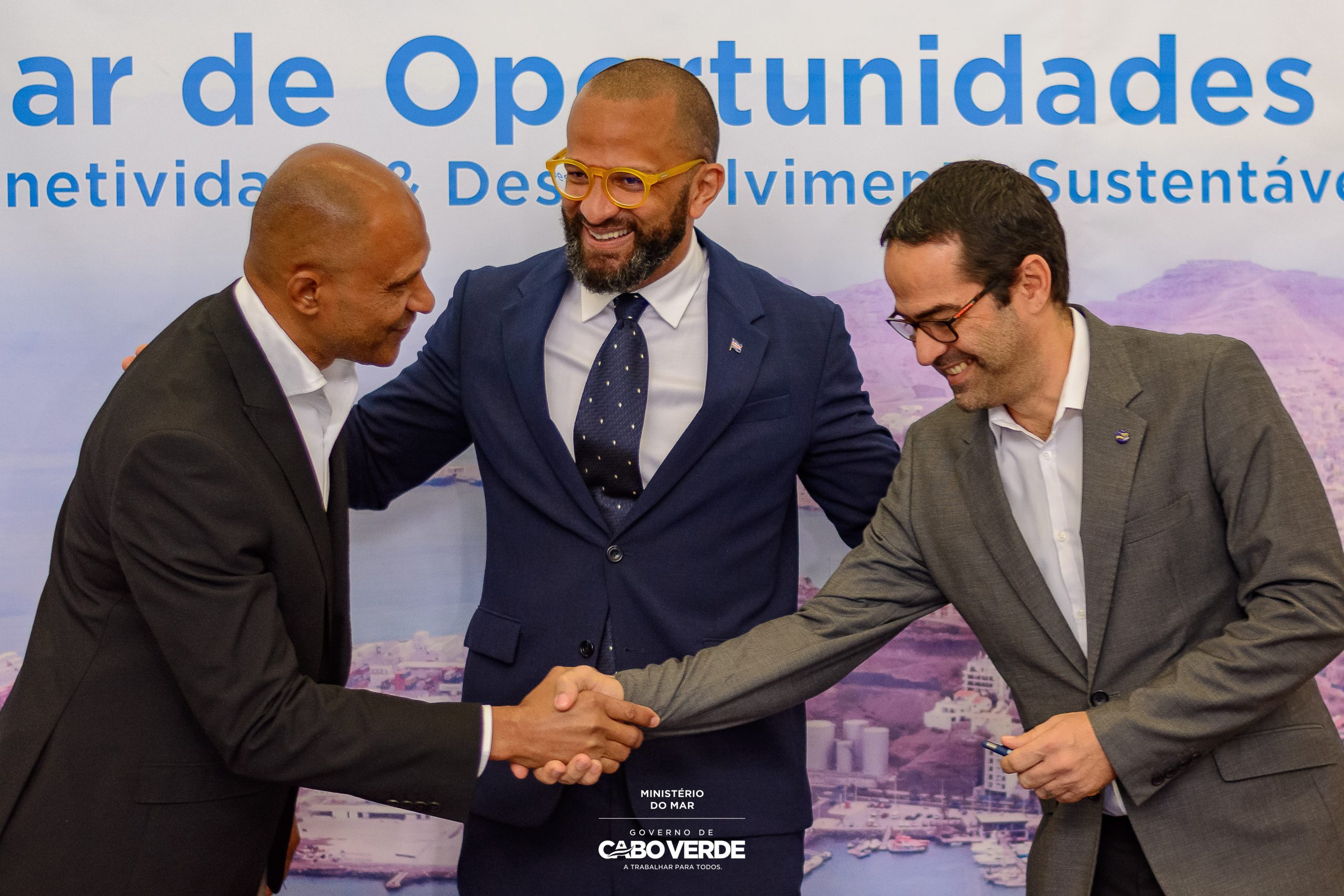 Ministro do Mar confere posse ao novo Diretor Nacional de Pesca e ...