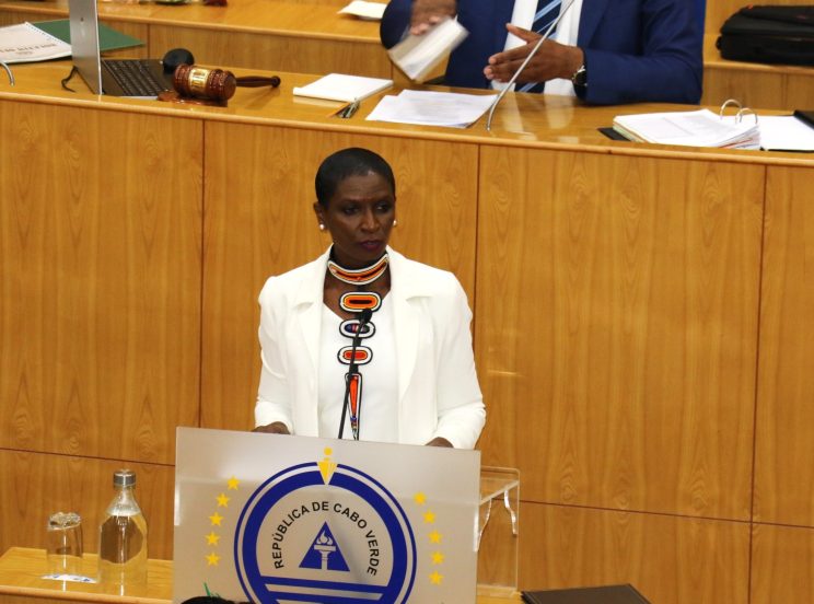 Discurso da Ministra da Saúde, Dra. Filomena Gonçalves, no debate ...