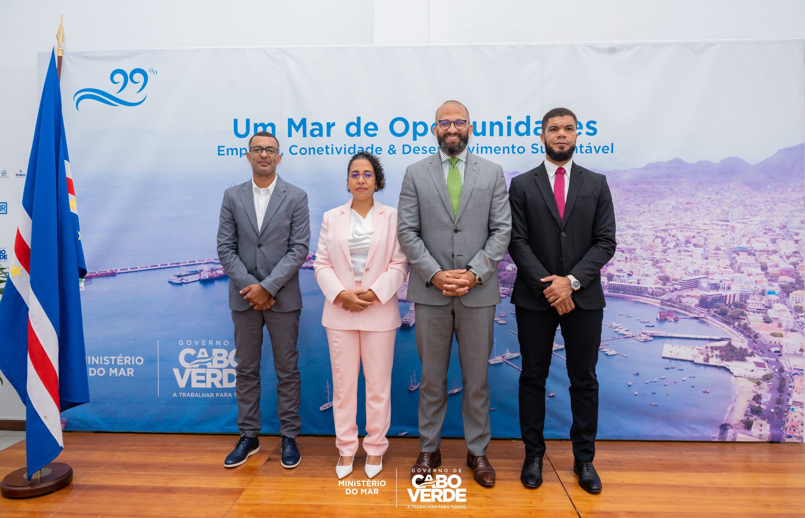 Ministro do Mar confere posse ao Conselho da Administração da EMAR e ...