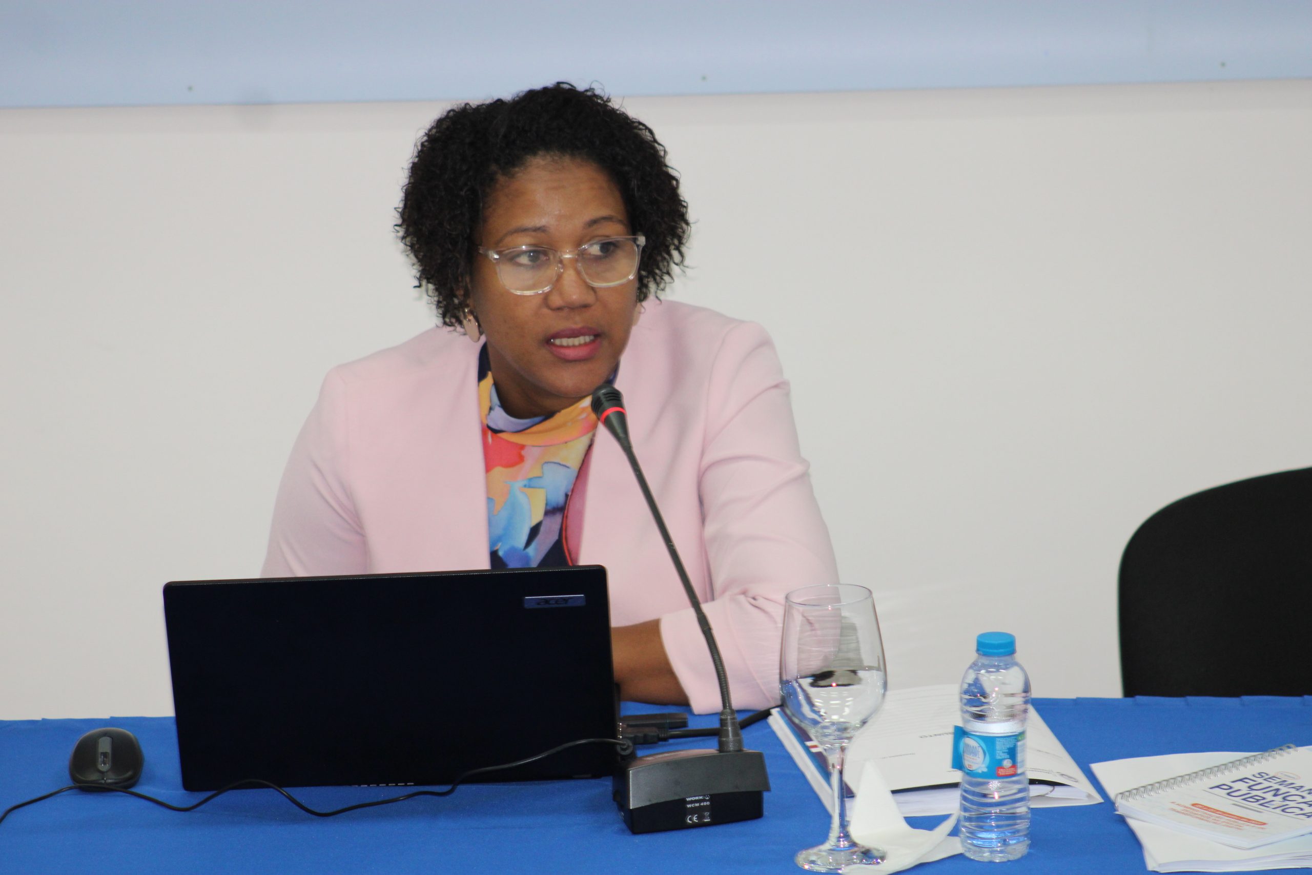 Ministra Edna Oliveira socializa o novo Plano de Carreiras, Funções e ...