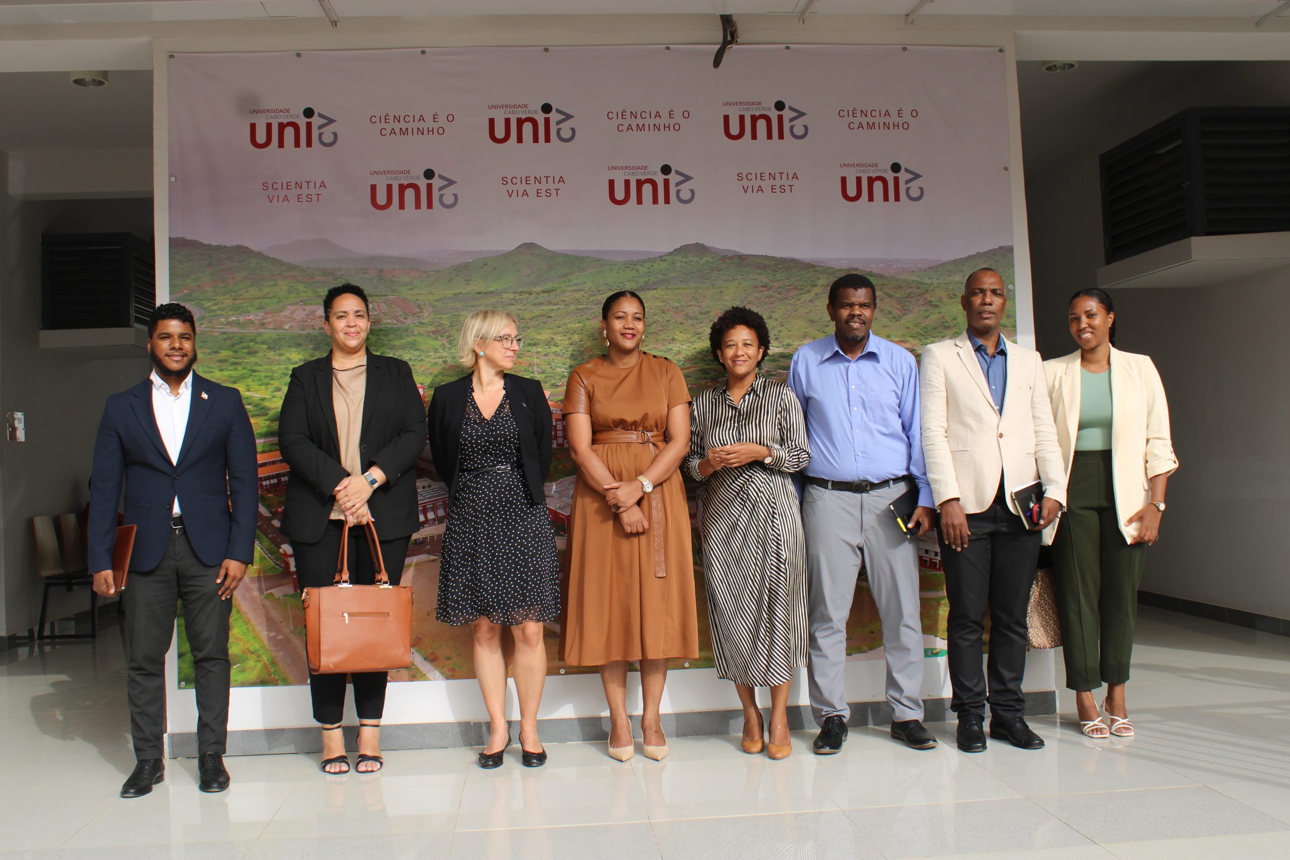 Ministra Edna Oliveira visita UNI-CV com proposta de parceira em ...