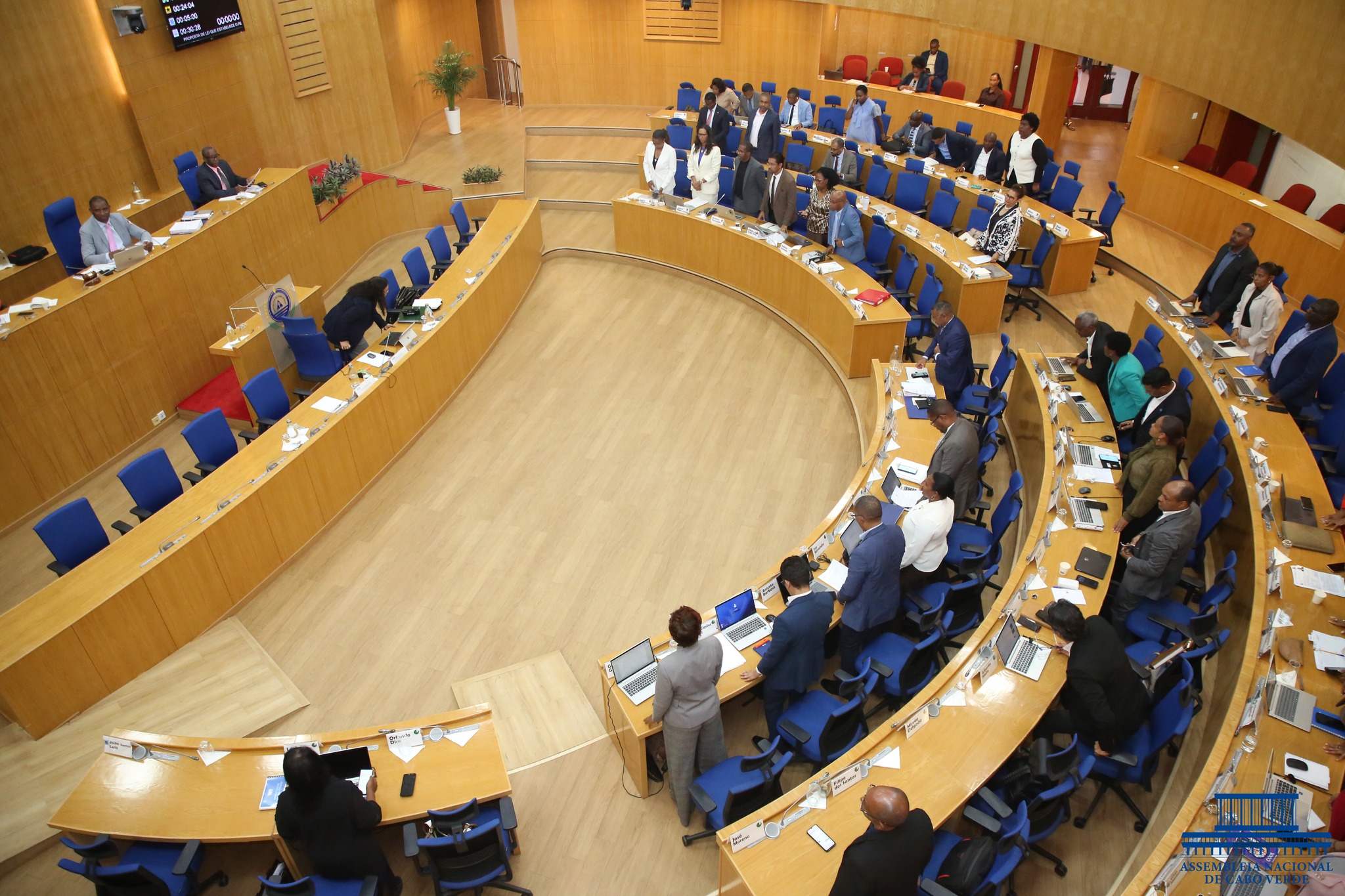 Parlamento aprova Lei sobre Regime e Assistência Jurídica - Governo de ...